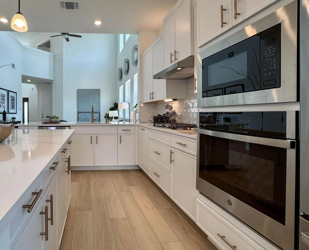 Kitchen Slim Shaker White - Burrows Cabinets - Texas builder-direct ...